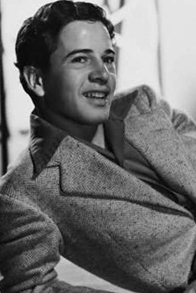 Gene Reynolds - About - Entertainment.ie