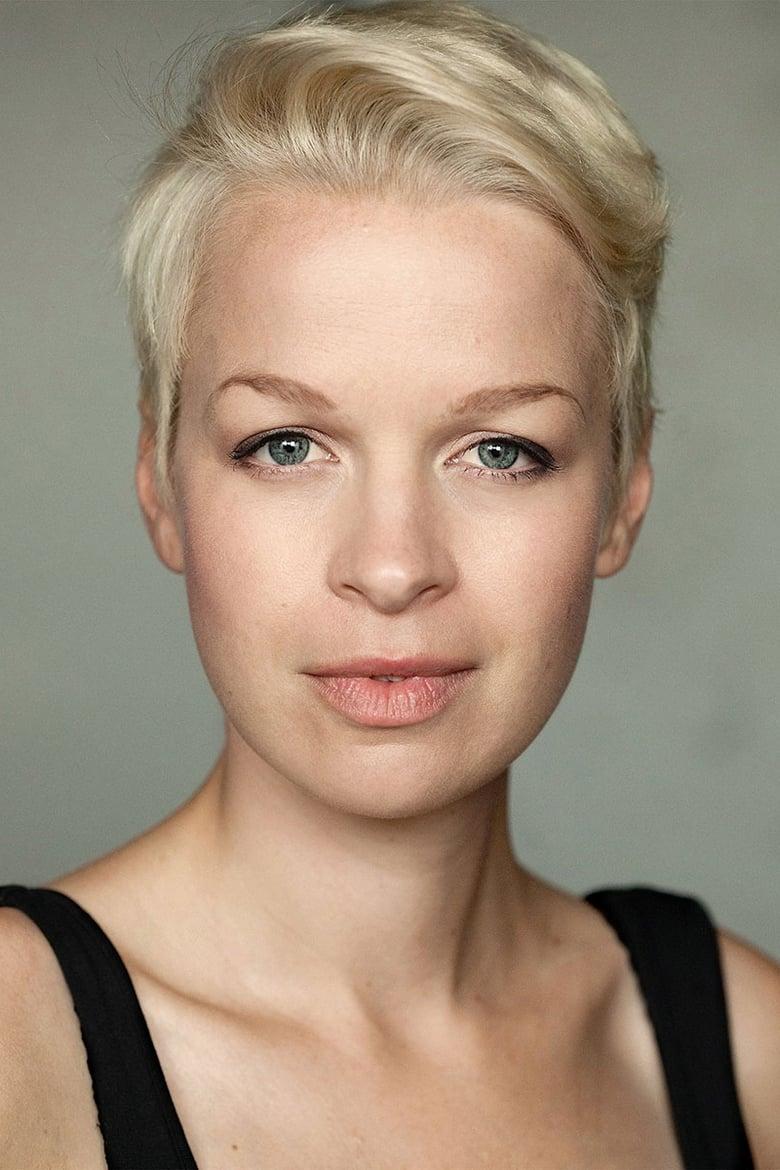 Sian Breckin About Entertainmentie