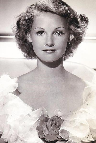 Elizabeth Allan - About - Entertainment.ie