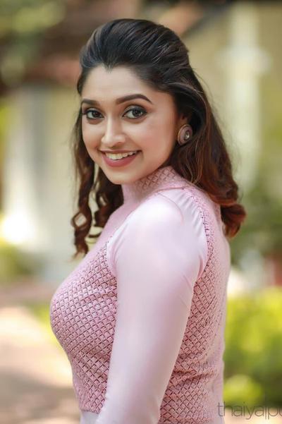 Sija Rose - About - Entertainment.ie