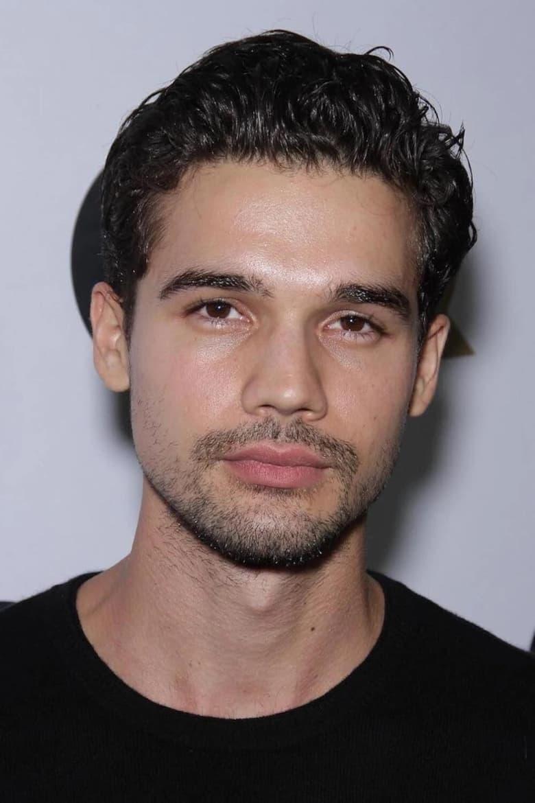 Steven Strait - About - Entertainment.ie