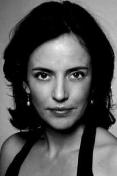 Amanda Ooms - About - Entertainment.ie