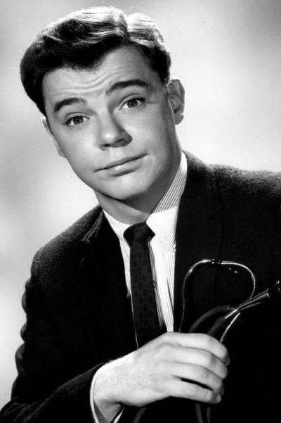 Warren Berlinger - About - Entertainment.ie