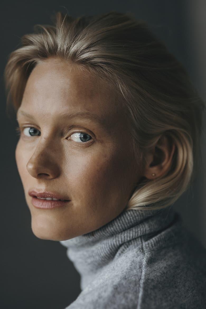 Laura Birn - About - Entertainment.ie