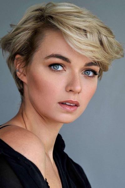 Jess Bush - About - Entertainment.ie