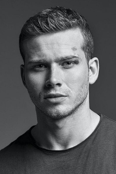 Oliver Stark - About - Entertainment.ie