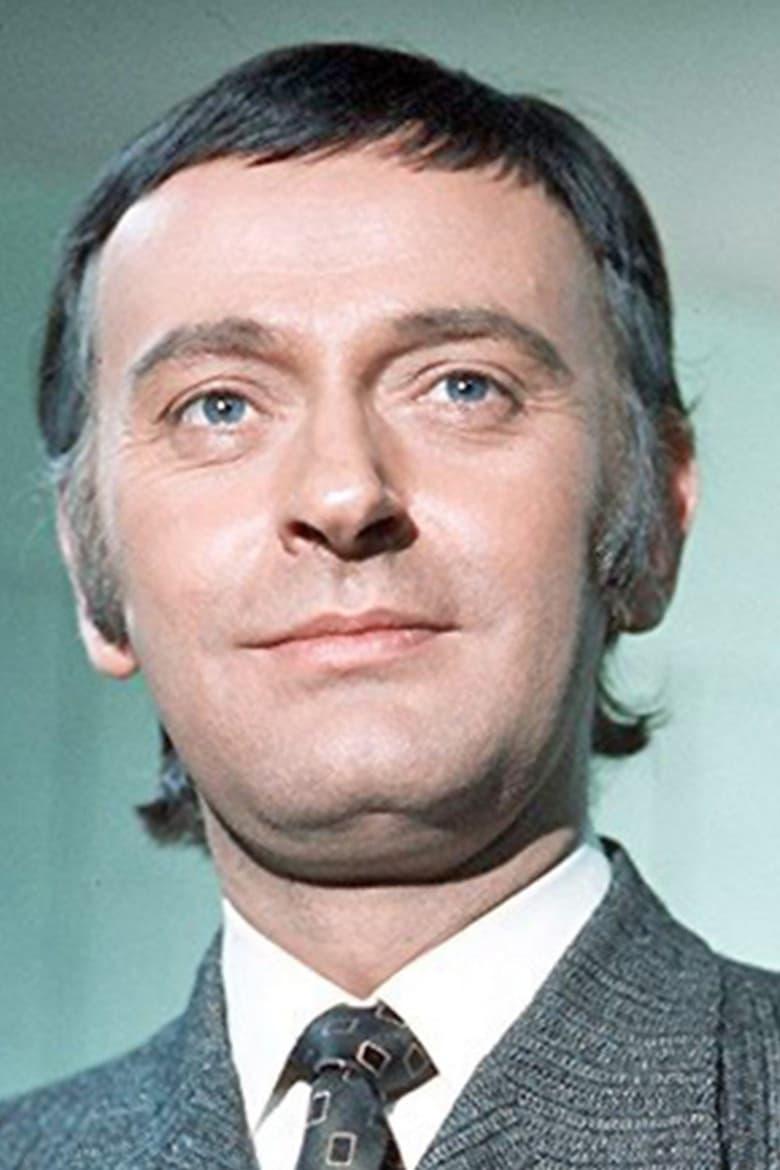 Barrie Ingham - About - Entertainment.ie