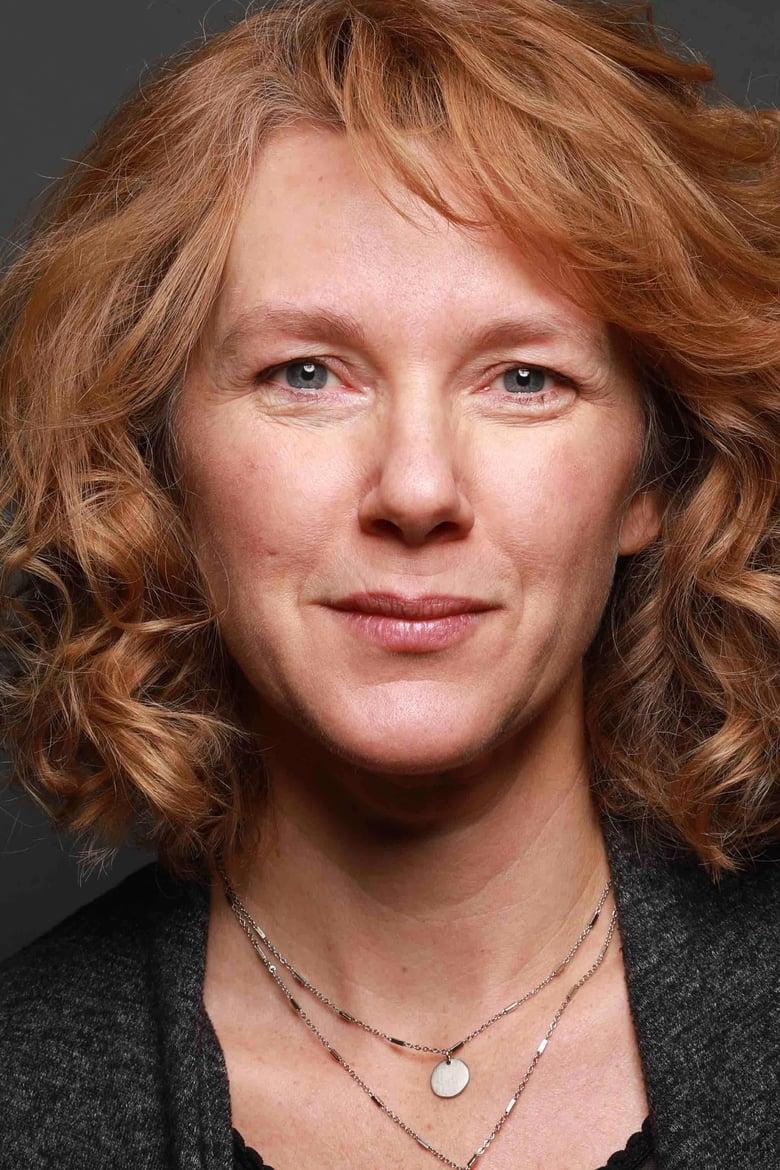 Elise Robertson - About - Entertainment.ie