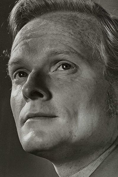 Robert Easton - About - Entertainment.ie