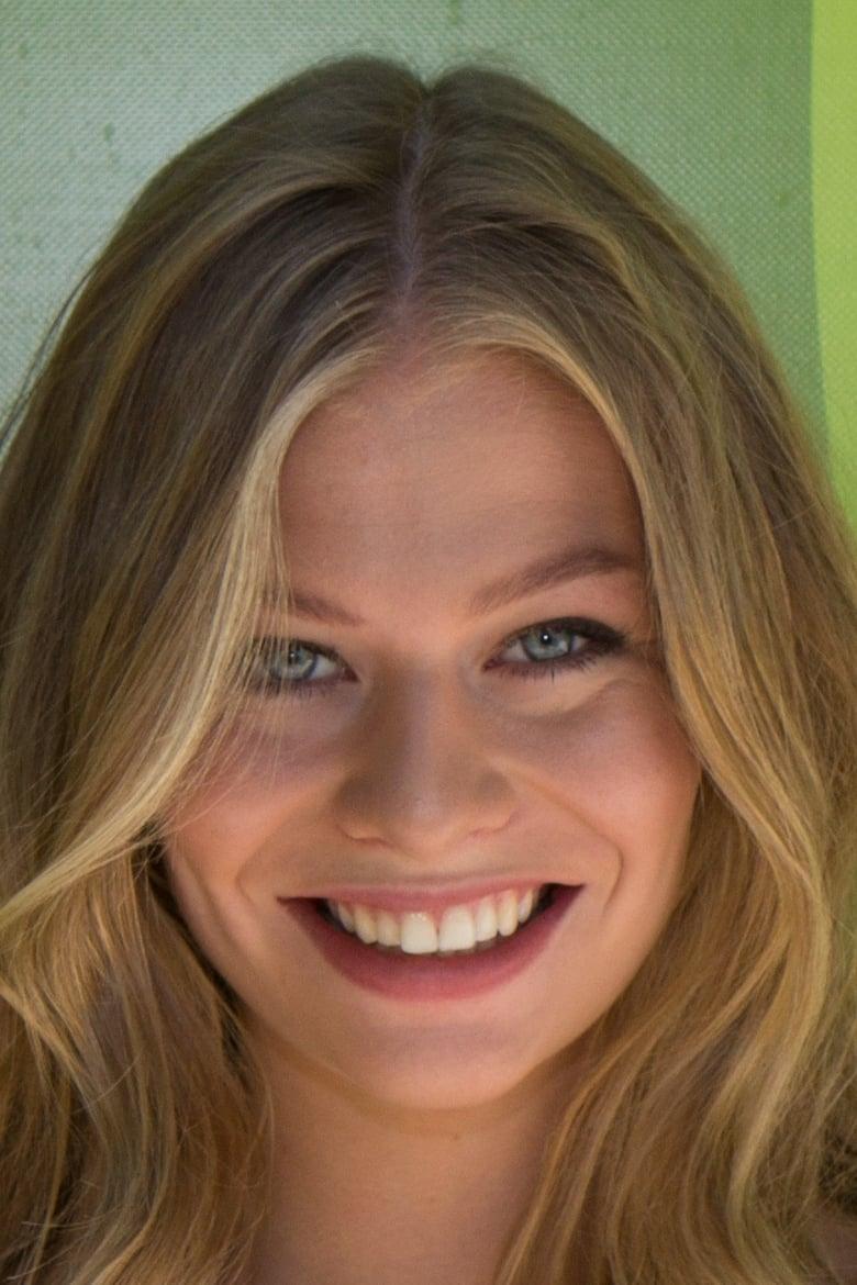 Zoë Straub - About - Entertainment.ie