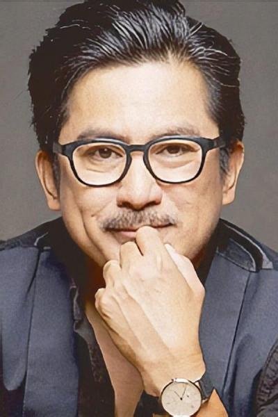 Robert Seña - About - Entertainment.ie