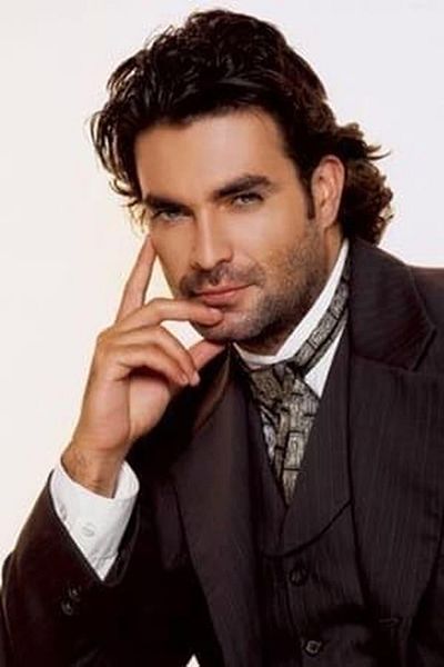 Mauricio Islas - About - Entertainment.ie