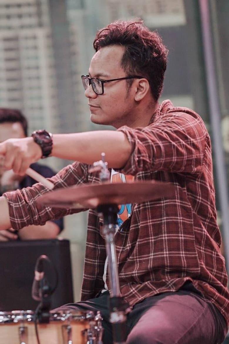 Tutus Thomson - About - Entertainment.ie