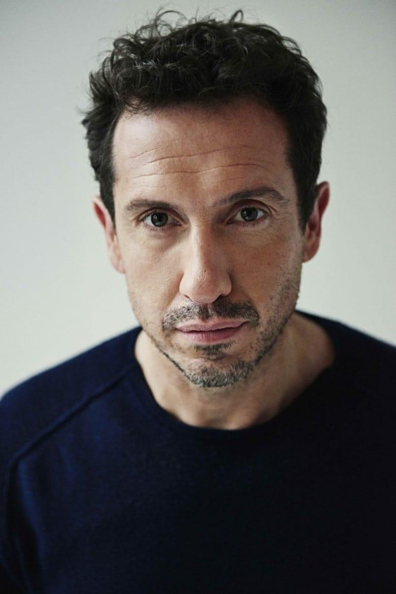 Jacob Derwig - About - Entertainment.ie