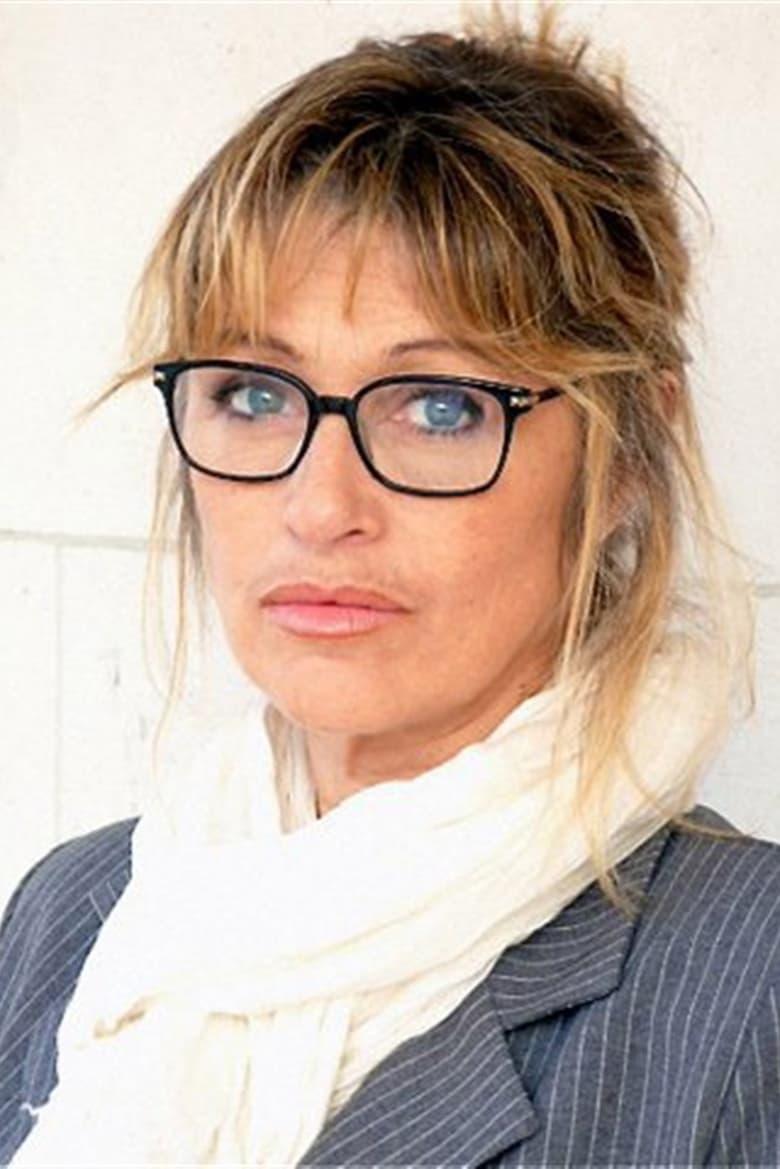 Valérie Gil - About - Entertainment.ie