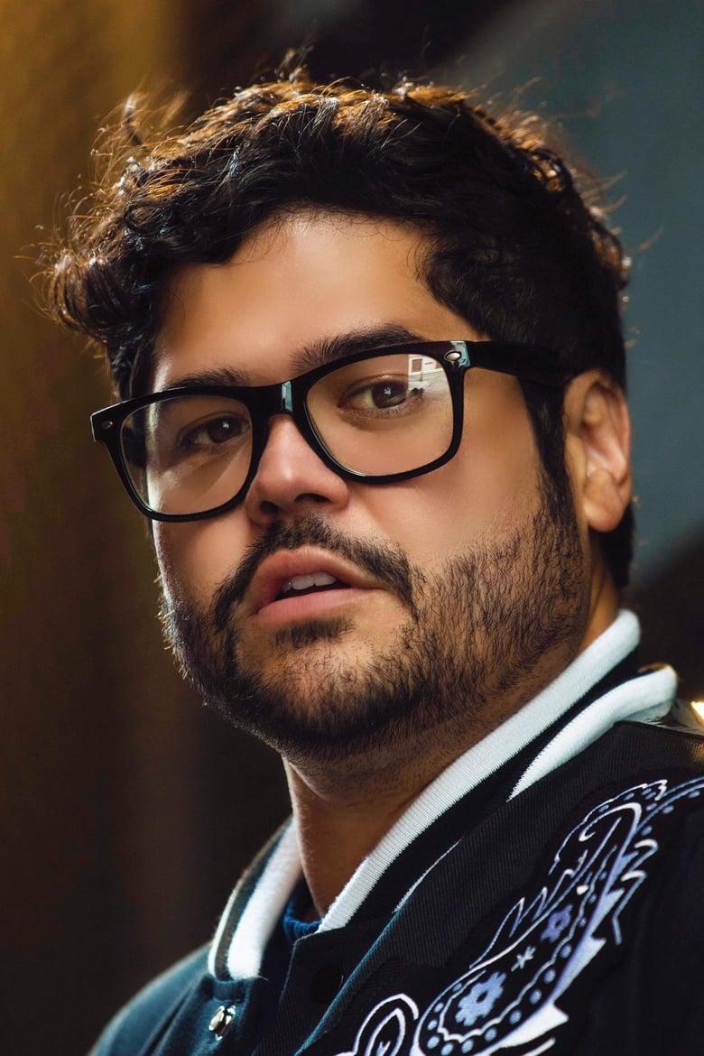 Harvey Guillén - About - Entertainment.ie