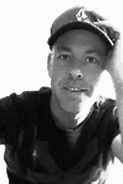 Robert Edwards - About - Entertainment.ie