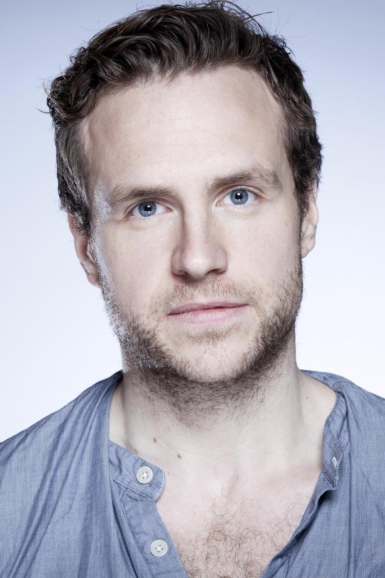 Rafe Spall - About - Entertainment.ie