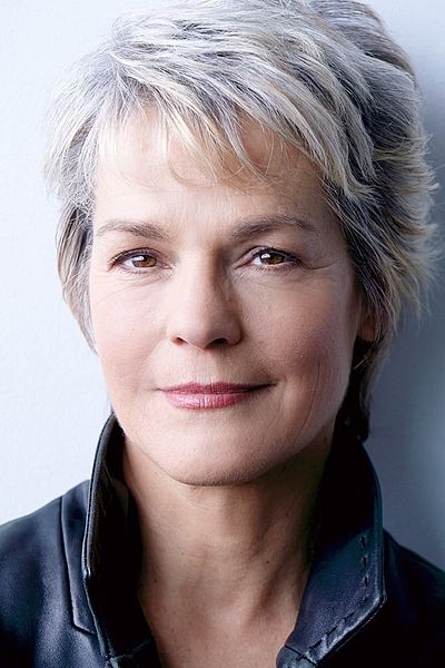 Victoria Snow - About - Entertainment.ie