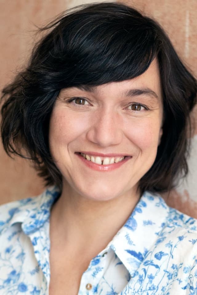 Stephanie Petrowitz - About - Entertainment.ie