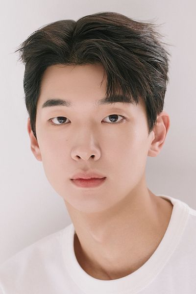 Kim E-jun - About - Entertainment.ie