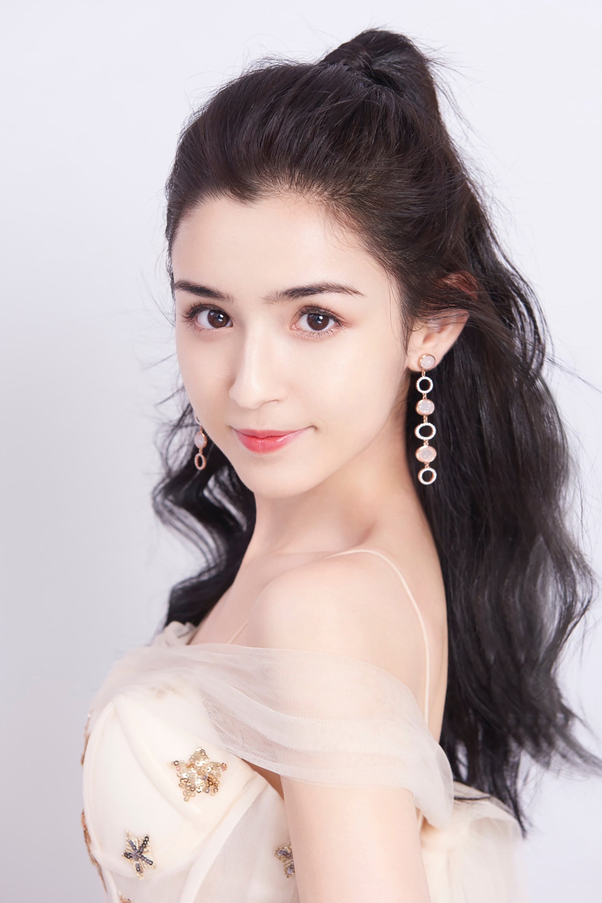 Hani Kezi - About - Entertainment.ie