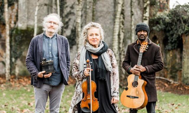 Liz Knowles, Niwel Tsumbu & Niall Vallely at Fiddle Fair Marquee - 6th ...