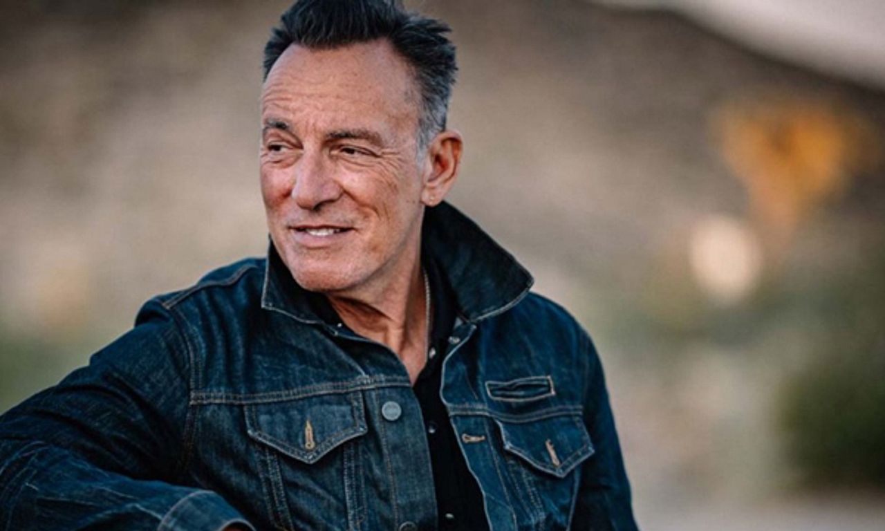 Bruce Springsteen paid a visit to his favourite Dublin chipper over the ...