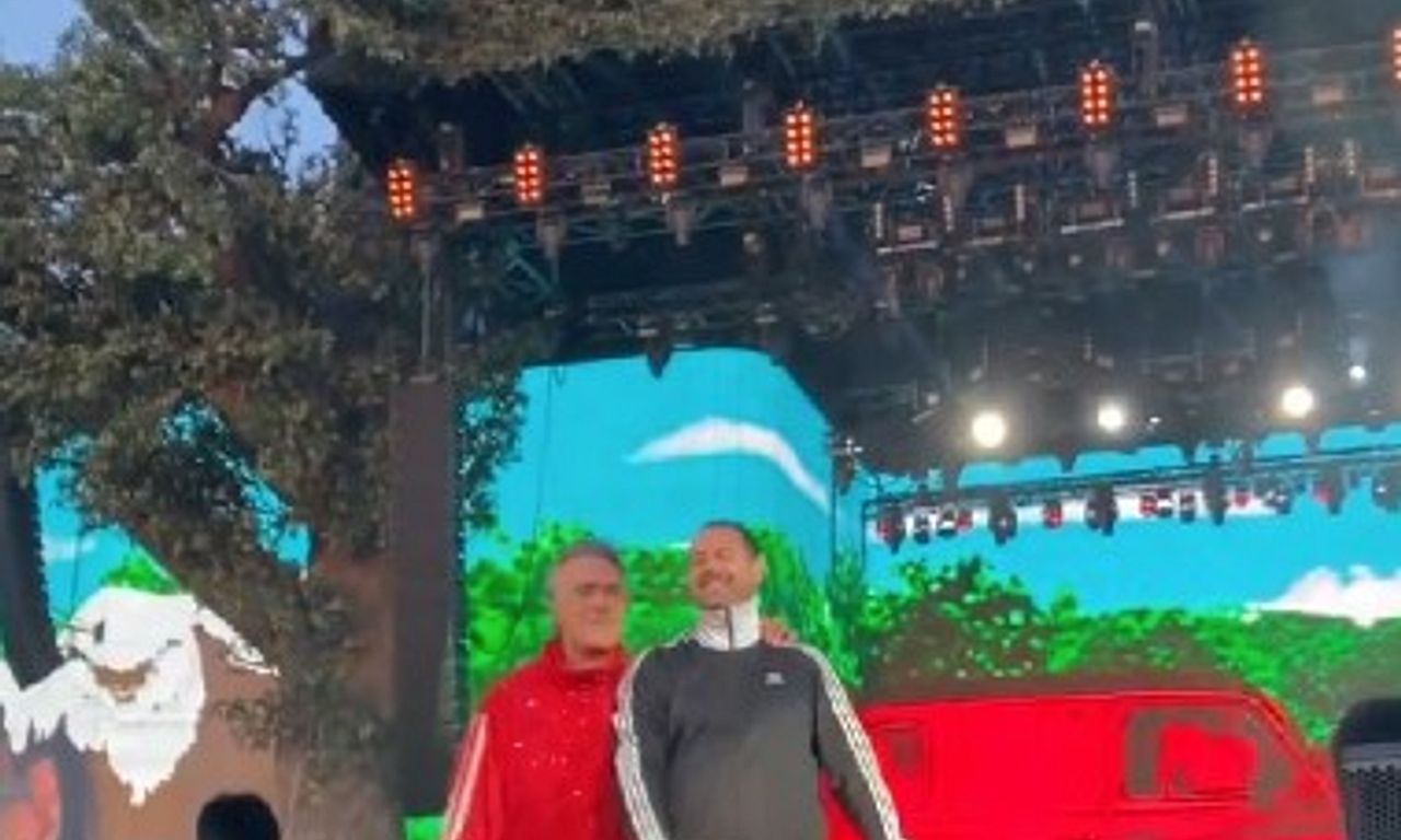 Robbie Williams brought Danny Dyer on stage to sing 'Parklife'